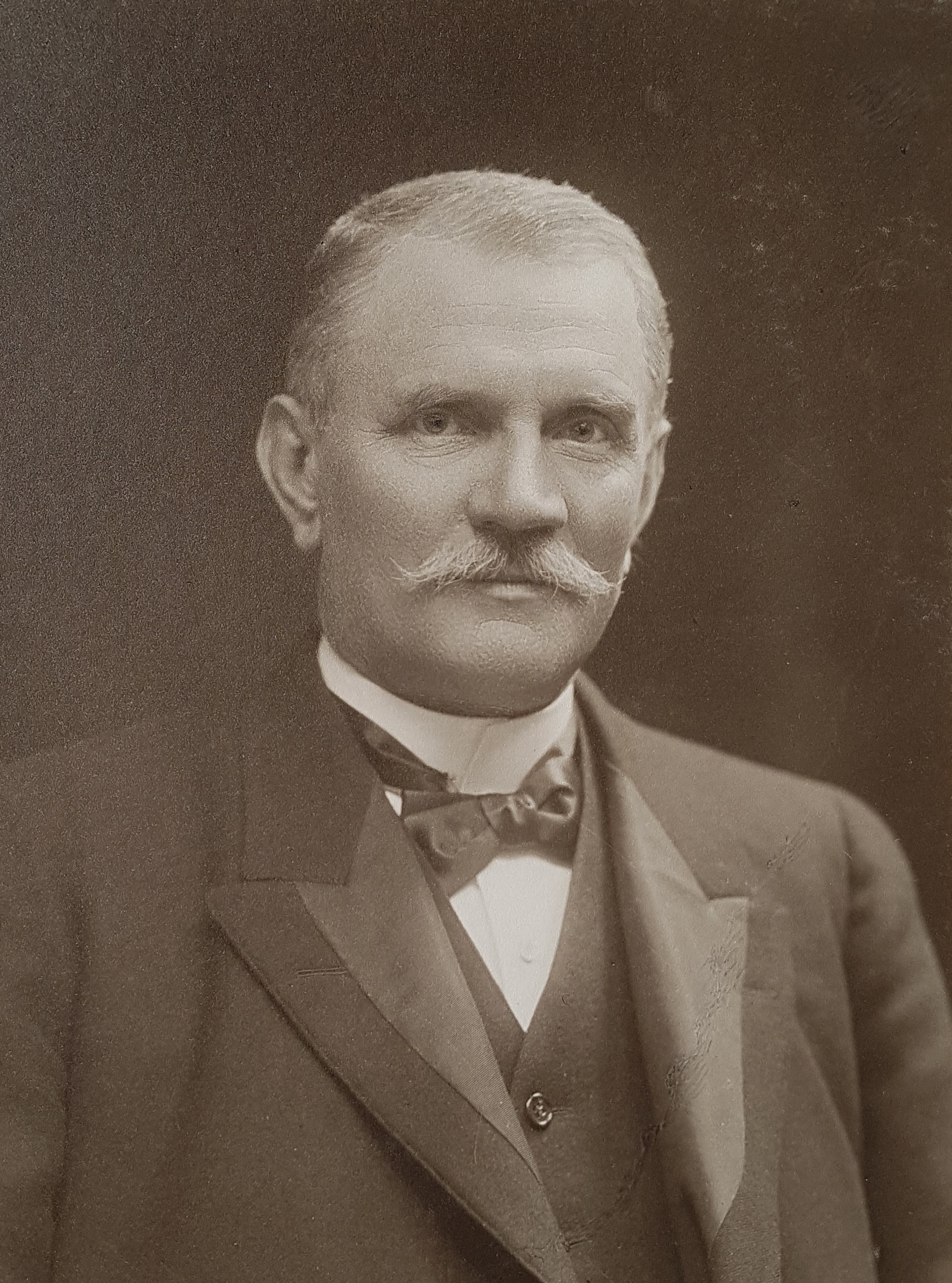 Bio Portrait Henri Galli